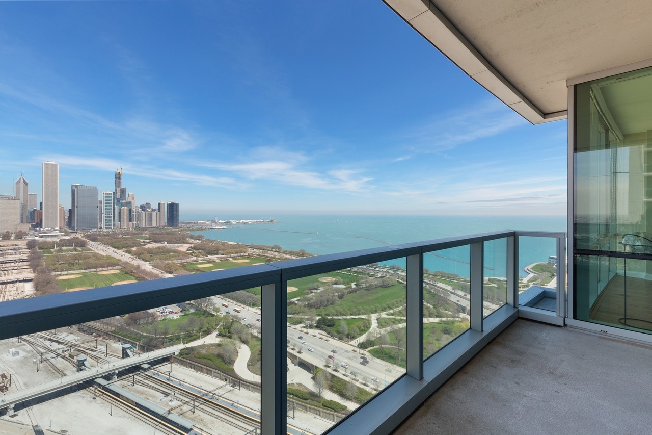 Luxury Unit with a View in the Heart of Downtown Chicago - Haven Lifestyles