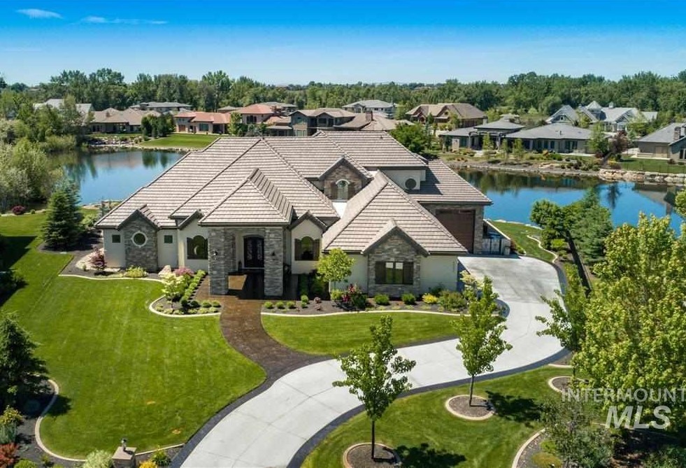 Spacious Waterfront Home in Eagle, Idaho with Amazing Features - Haven ...