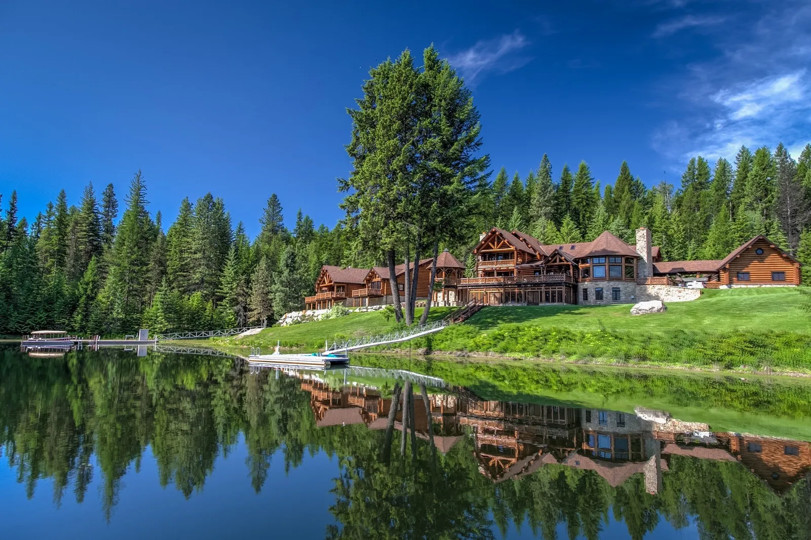 Five Luxury Lake Houses on the Market You Need to See to Believe ...