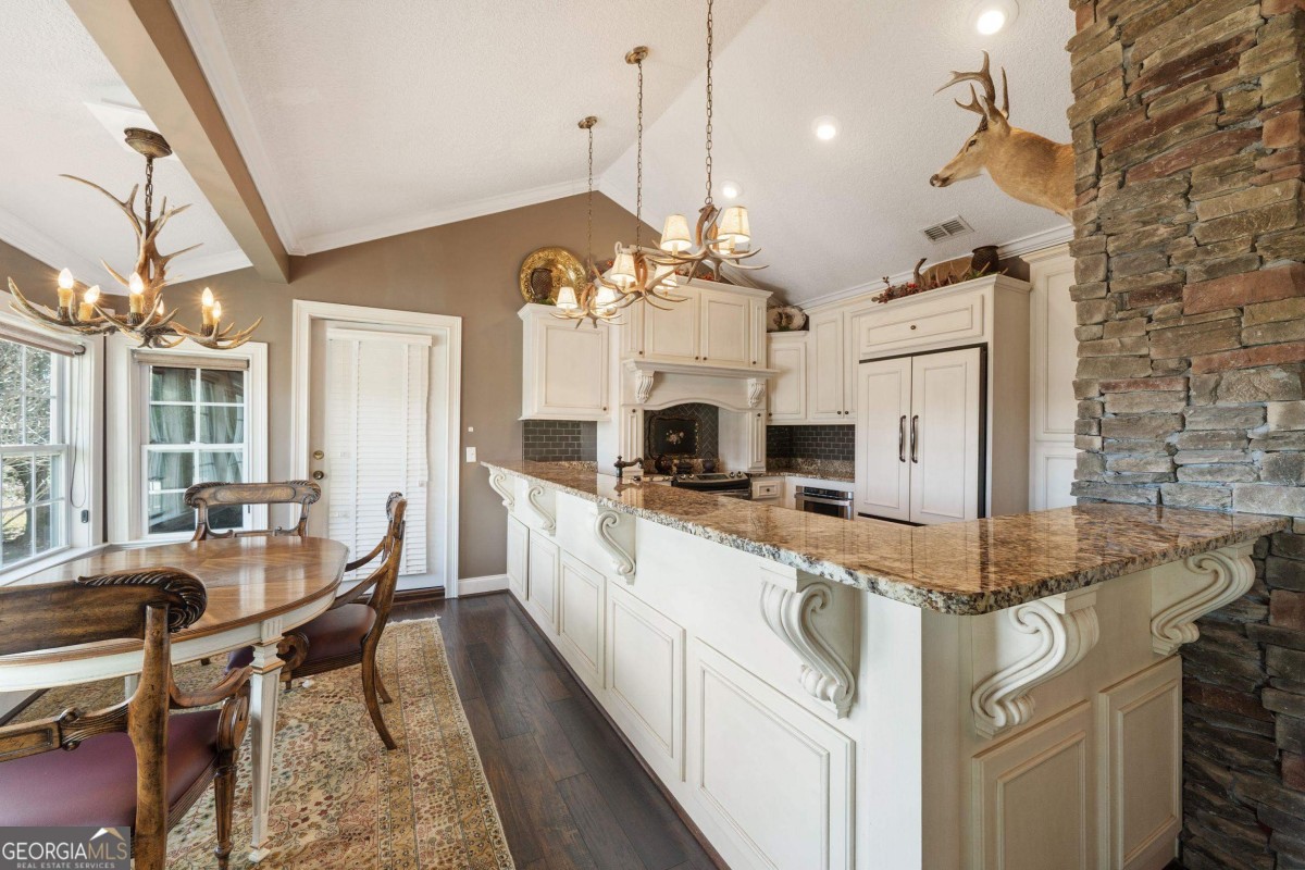 Sprawling Country Estate with Sophisticated Style - Haven Lifestyles