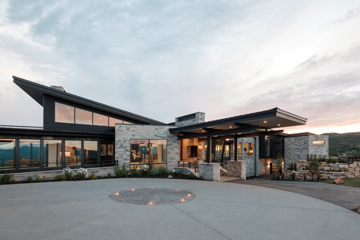 Grand Contemporary Home Among Utah's Mountain Scenery - Haven Lifestyles