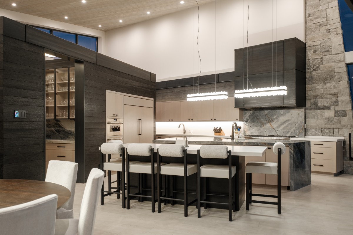 Grand Contemporary Home Among Utah's Mountain Scenery - Haven Lifestyles