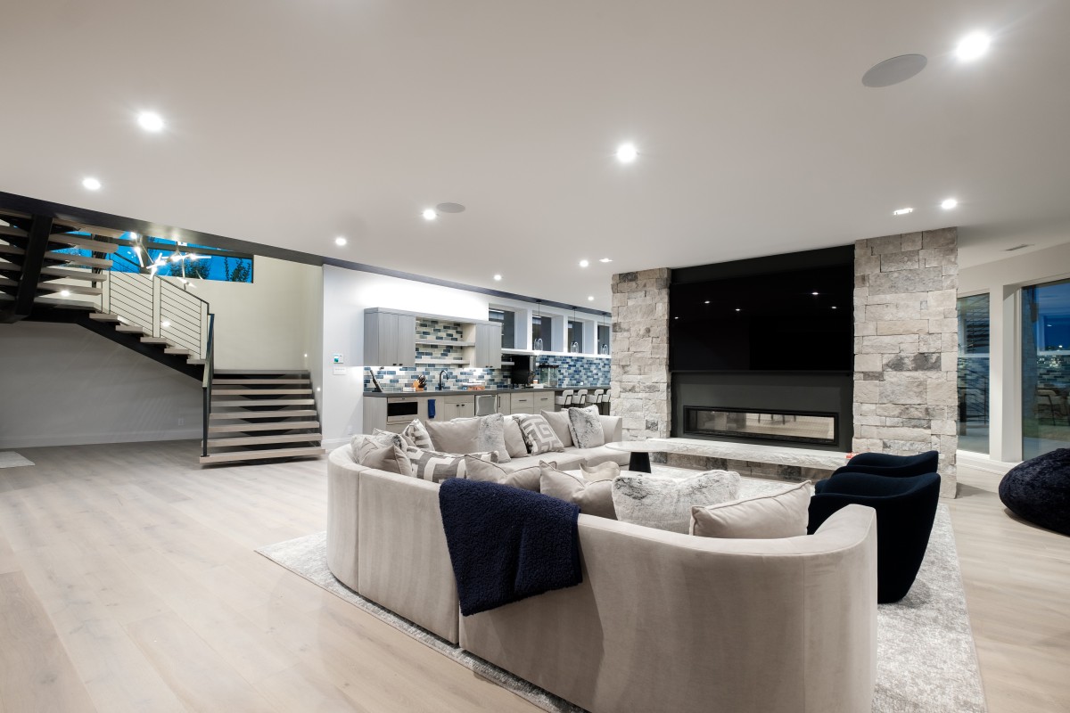 Grand Contemporary Home Among Utah's Mountain Scenery - Haven Lifestyles