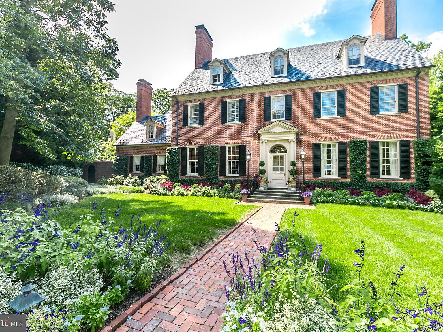 8 Beautiful Charming Homes - Haven Lifestyles