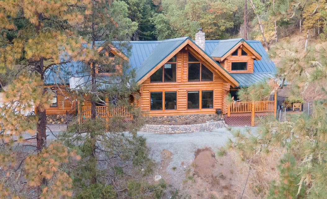 Rustic Cedar Log Home Steeped in Oregon’s Natural Beauty - Haven Lifestyles