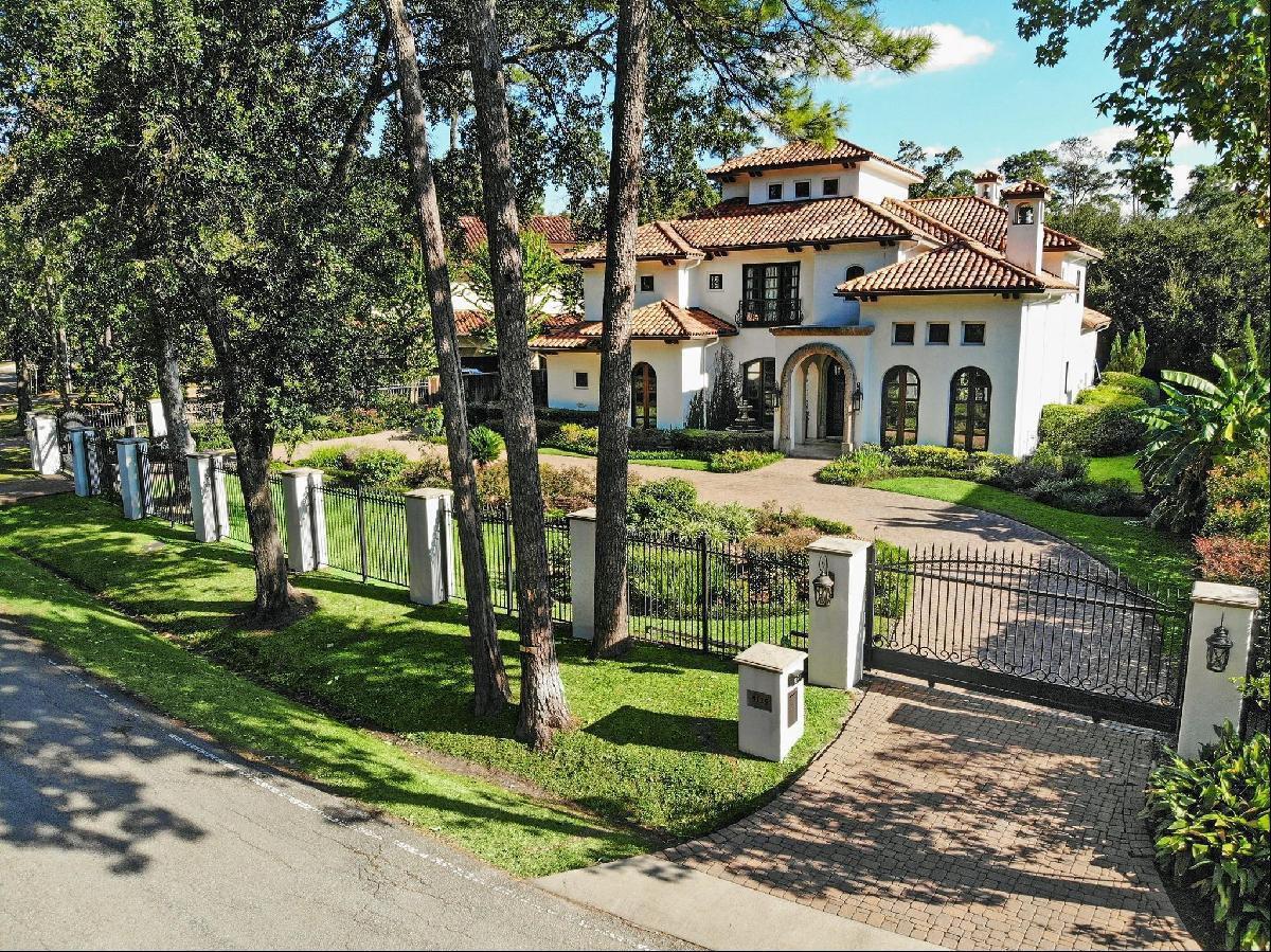 A Mediterranean-Style Dream Home In Houston - Haven Lifestyles