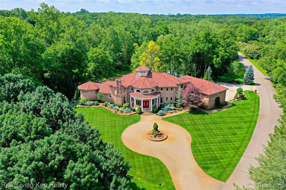 These Detroit Suburbs Provide Picturesque Neighborhoods and Small Town ...