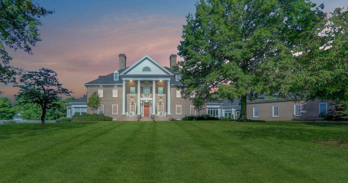 Exquisite Colonial Williamsburg Mansion Embodies Grand Craftsmanship ...