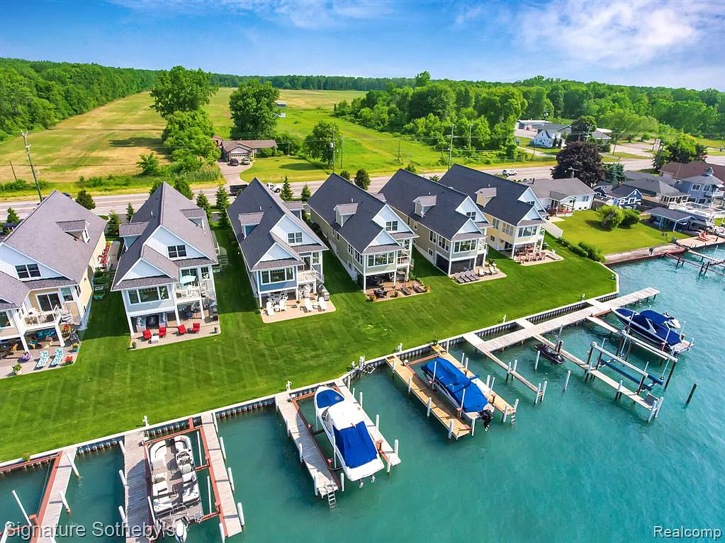10 Homes with Breathtaking Lake Views in Michigan - Haven Lifestyles